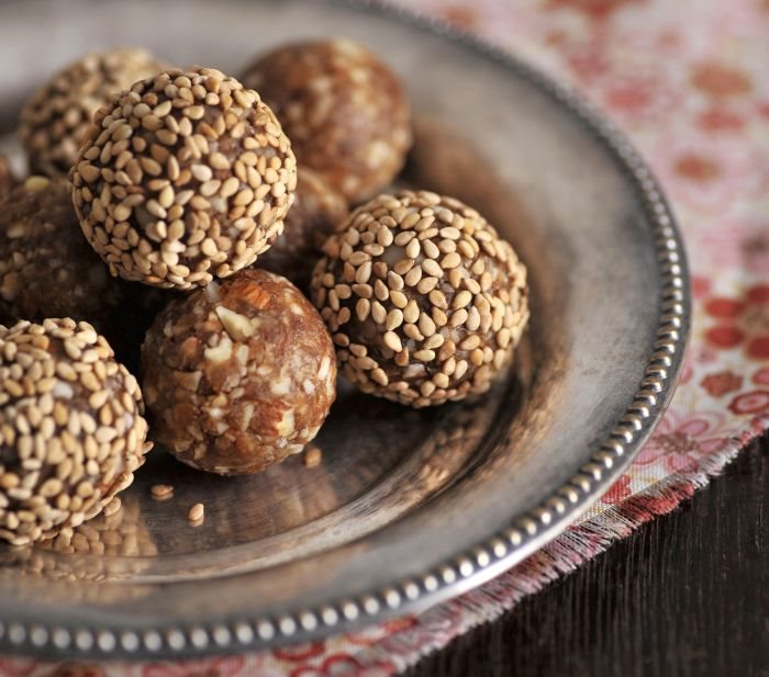 Vegetarijanski brzi slatkiš: recept za kuglice od samo 2 sastojka | Sensa