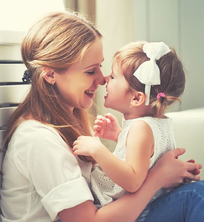 DANAS SU MATERICE: Praznik kada se slavi veza ljubavi između majke i ...