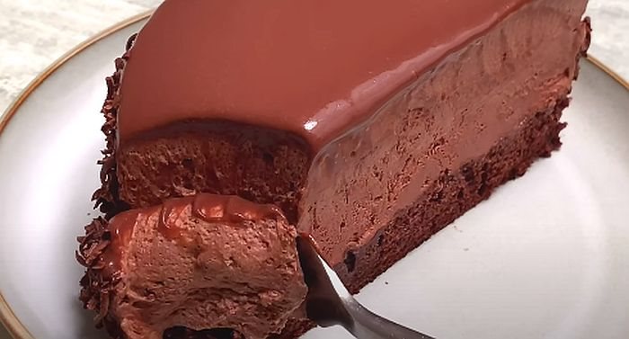 RECEPT ZA ČOKOLADNI MUS KOLAČ: Kremasta poslastica sa filom koji će vas ...