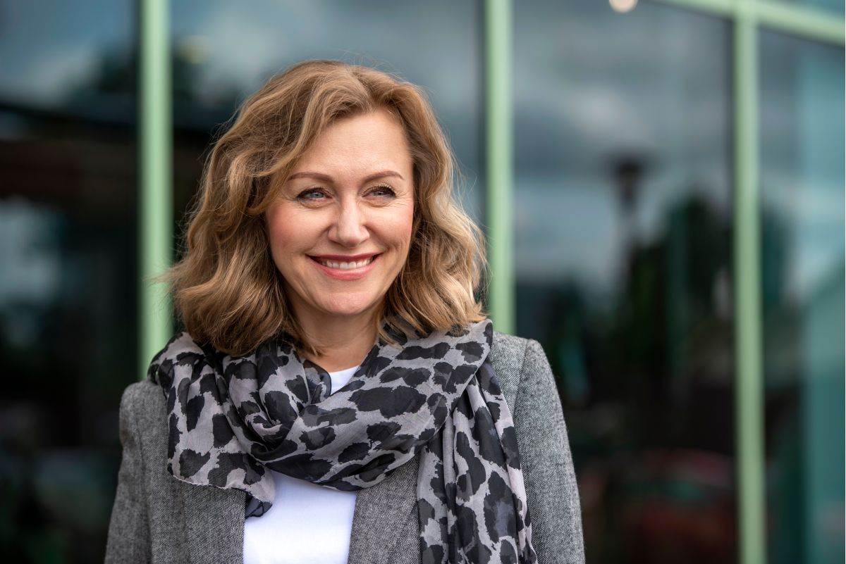 4 najmodernijih prolećnih odevnih komada za žene preko 50 godina | Sensa